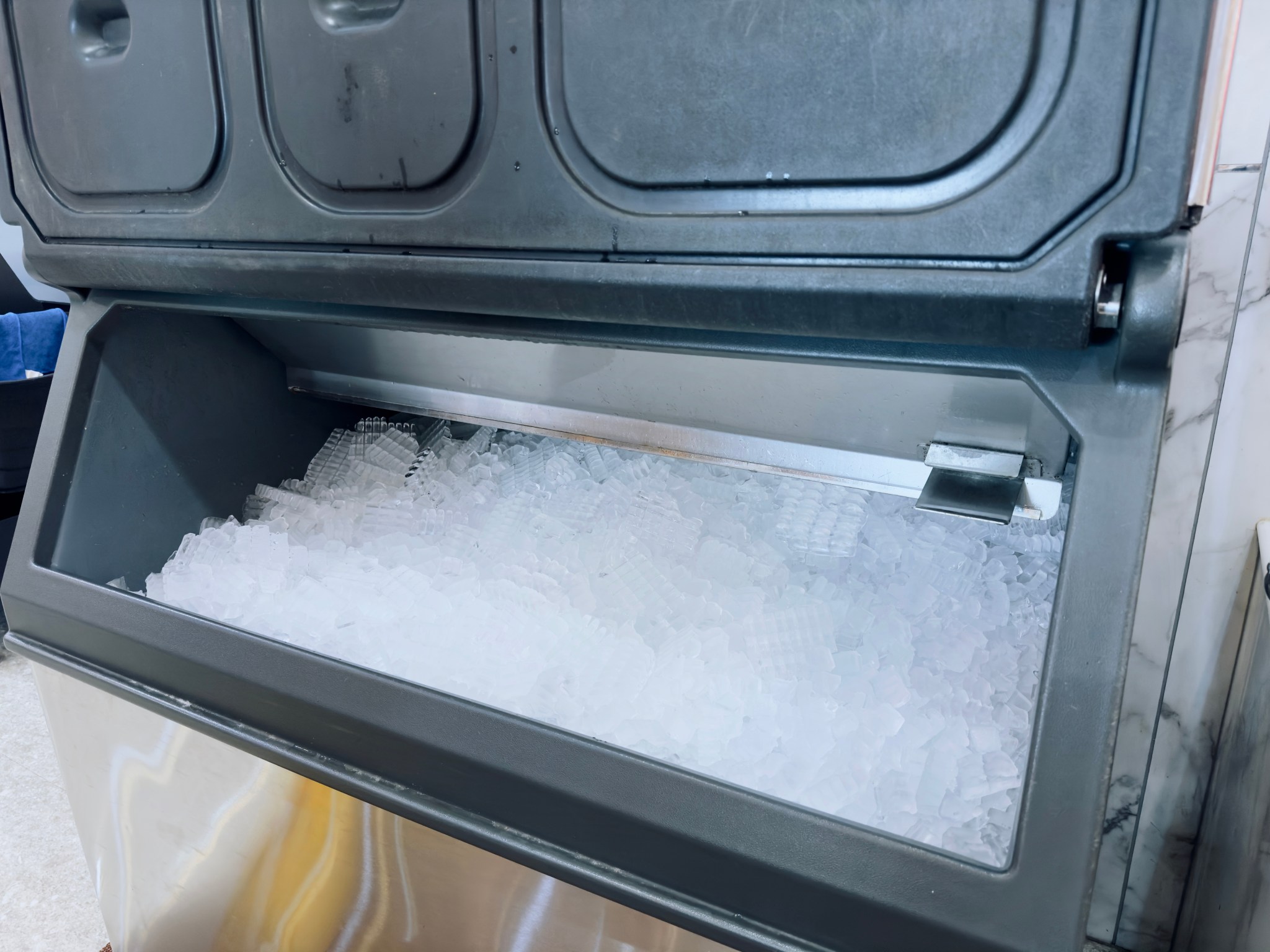 How to Clean and Sanitize Your Ice Machine Bin | Imperial Dade
